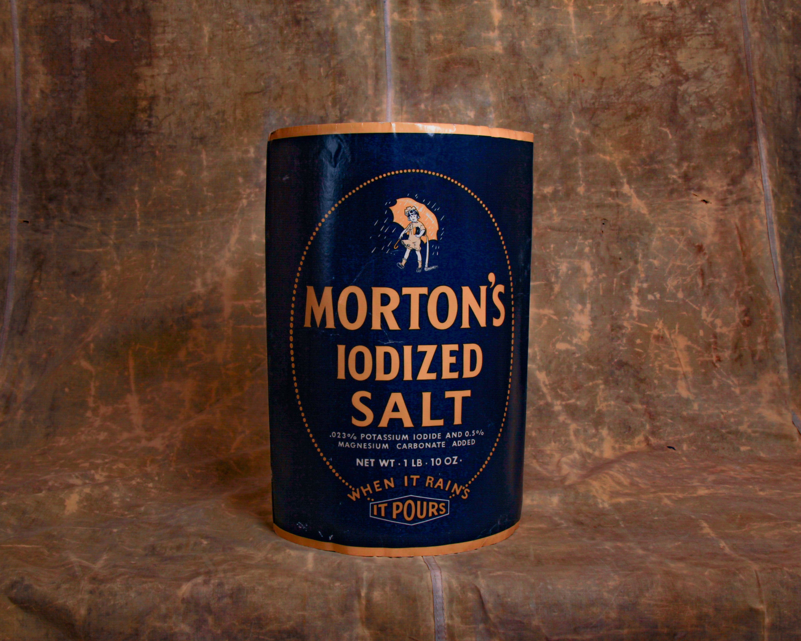 Morton's Salt display | Heimwee Antiques