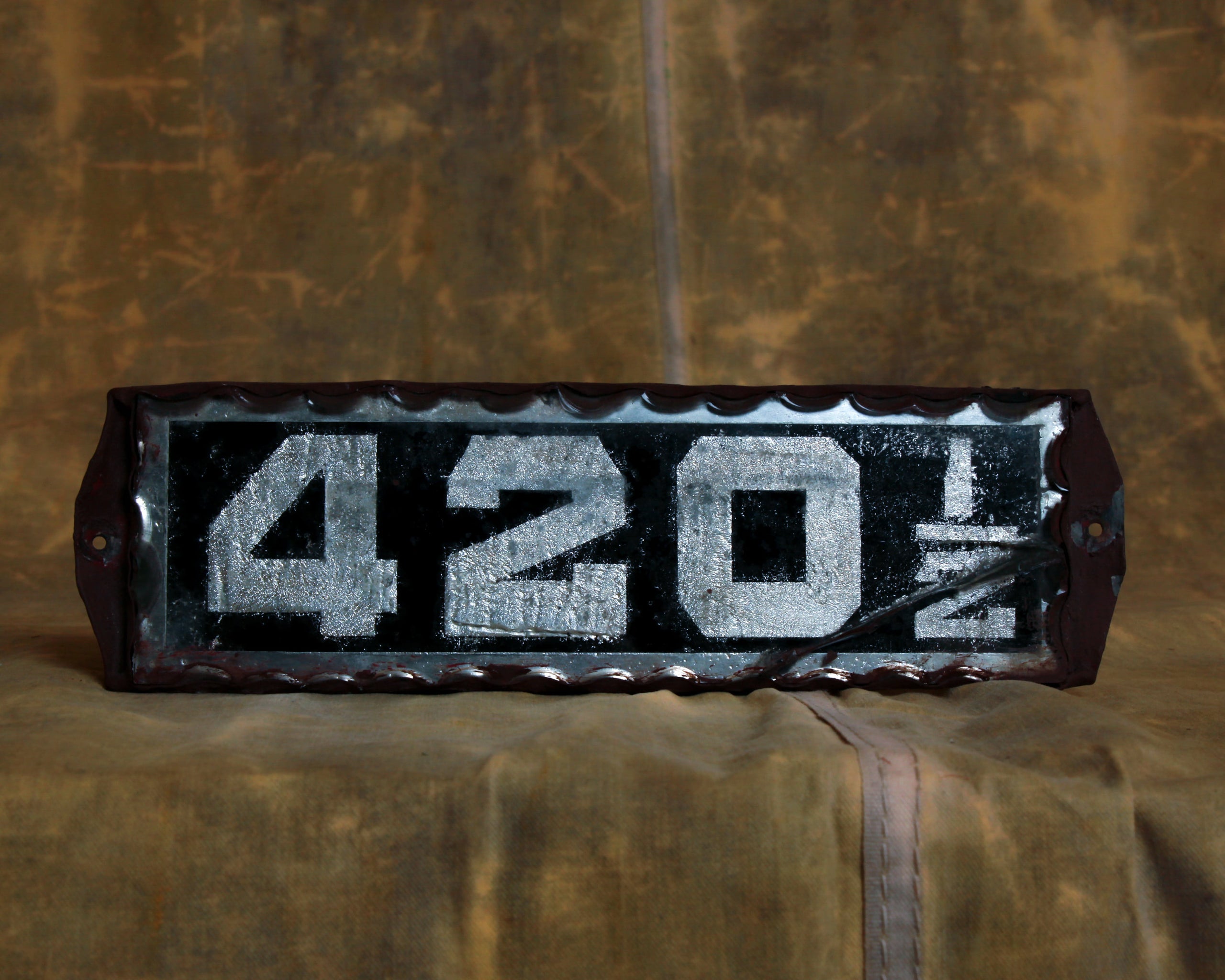 Scalloped glass sign | Heimwee Antiques